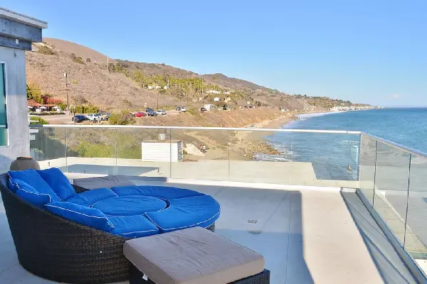 Malibu Beachfront Celebrity Villa with Ocean Views from VILLAWAY ...