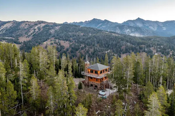 Big Sky Lookout Towers - Lone Peak View | VILLAWAY®