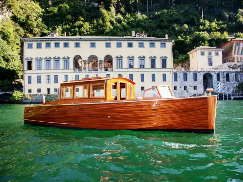 Incredible Lake Como Estate with Grand Courtyard and Stunning Views ...