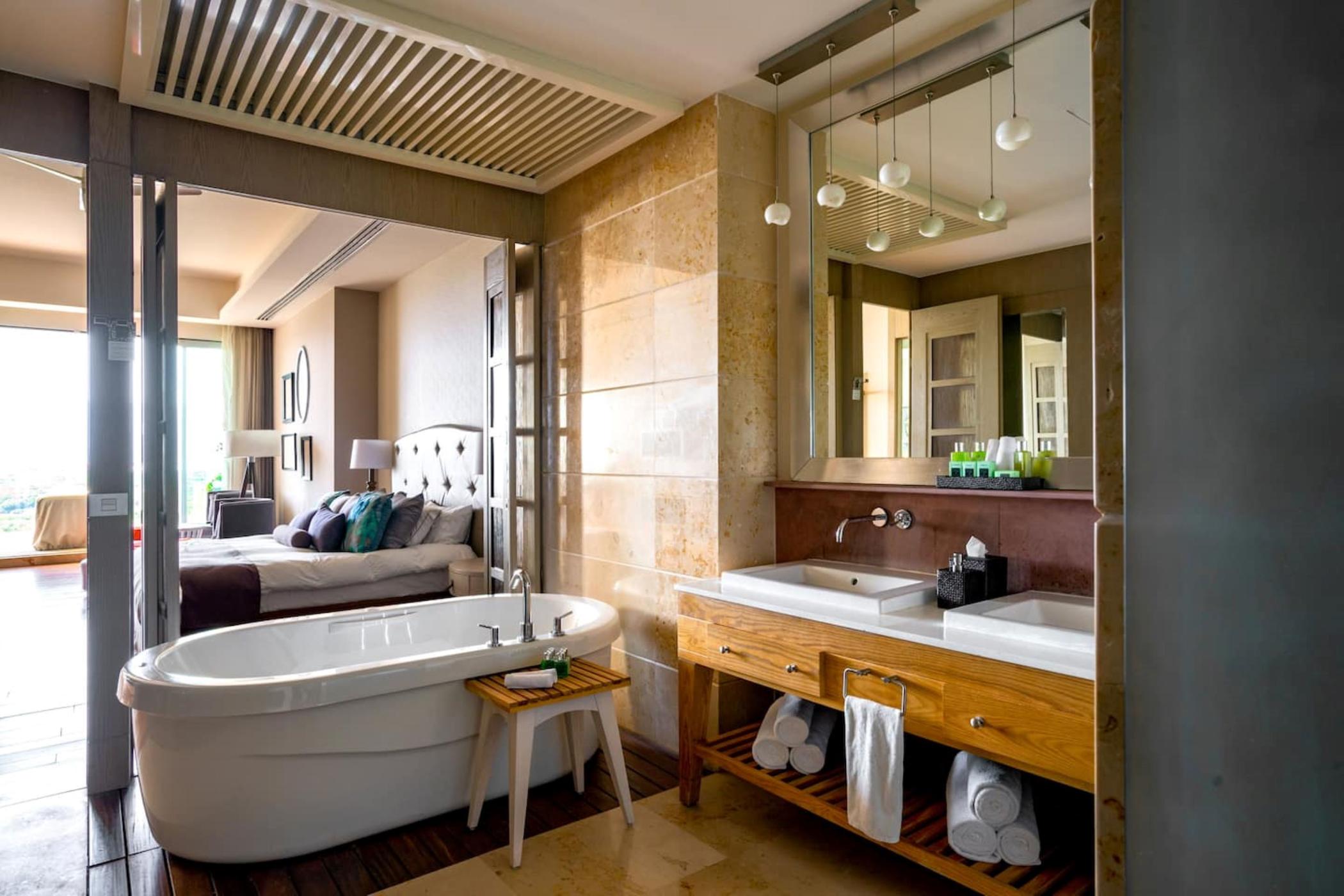 Grand Luxxe Two Bedroom Spa Suite | VILLAWAY®