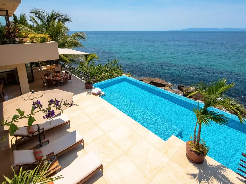 Elegant Oceanfront Estate with Infinity Pool from VILLAWAY® | VILLAWAY®