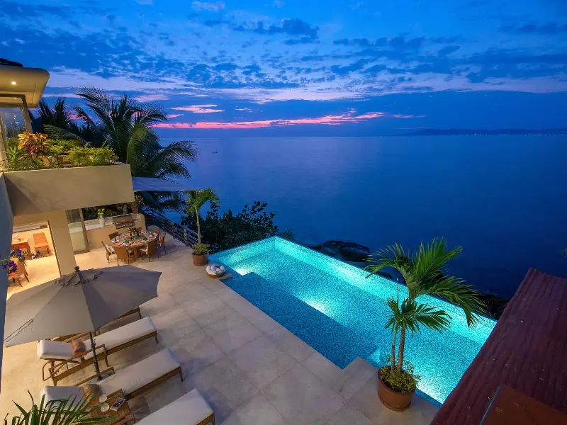 Elegant Oceanfront Estate with Infinity Pool from VILLAWAY® | VILLAWAY®