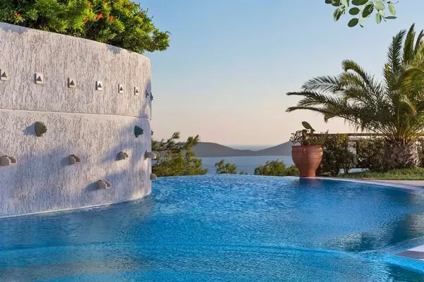 Lavish Refreshing and Stylish Private Home Villa with Infinity Pool and ...