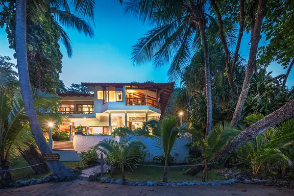 Whispering Waves Luxury Retreat With 4br Infinity Pool And Walks To