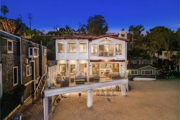 Breathtaking Malibu Villa with Walks to Beach from VILLAWAY® | VILLAWAY®