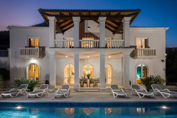 Captivating Coastal Villa with Invigorating Pool from VILLAWAY® | VILLAWAY®