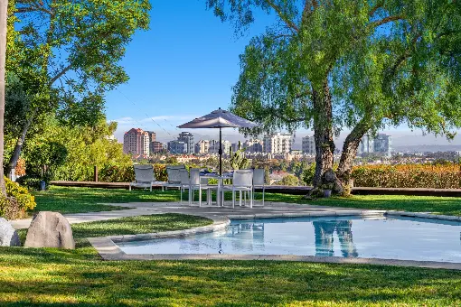 Contemporary La Jolla Estate with Invigorating Pool from VILLAWAY ...